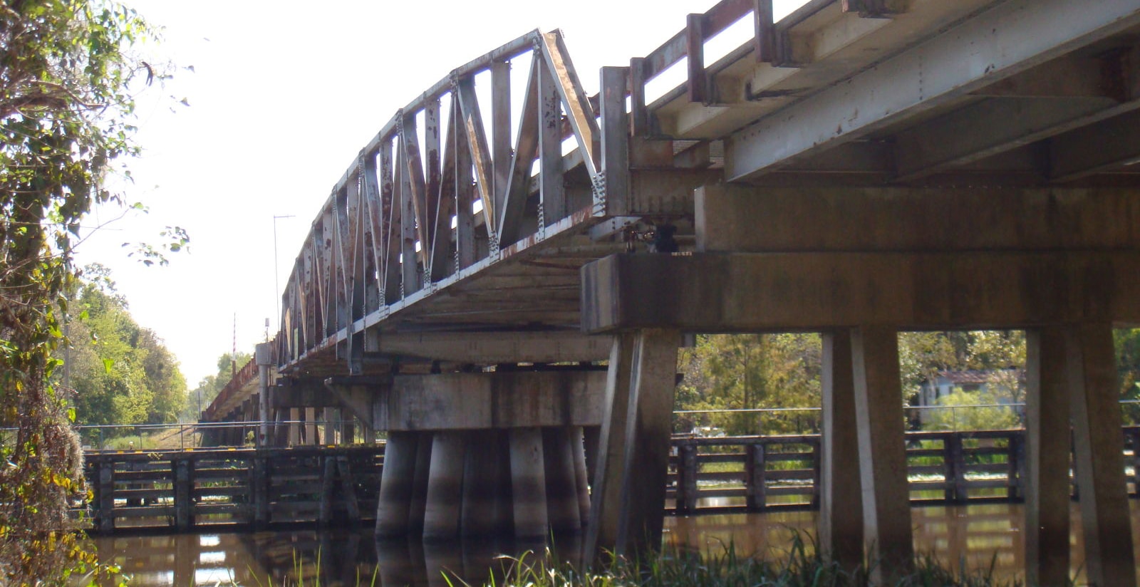 Bridge Systems: Hydraulic Vs. Electric